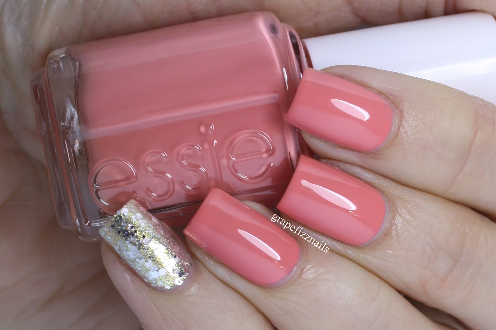 Grape Fizz Nails: Essie Stones N' Roses Accent Mani