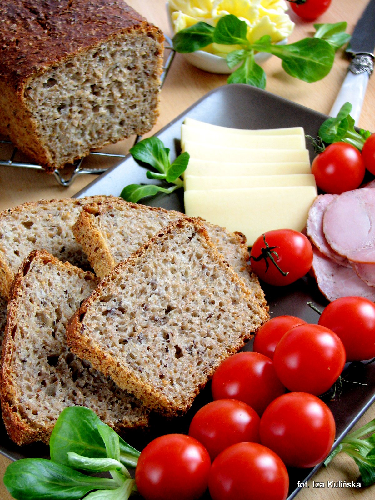 Chleb graham z siemieniem, na zakwasie | Smaczna Pyza