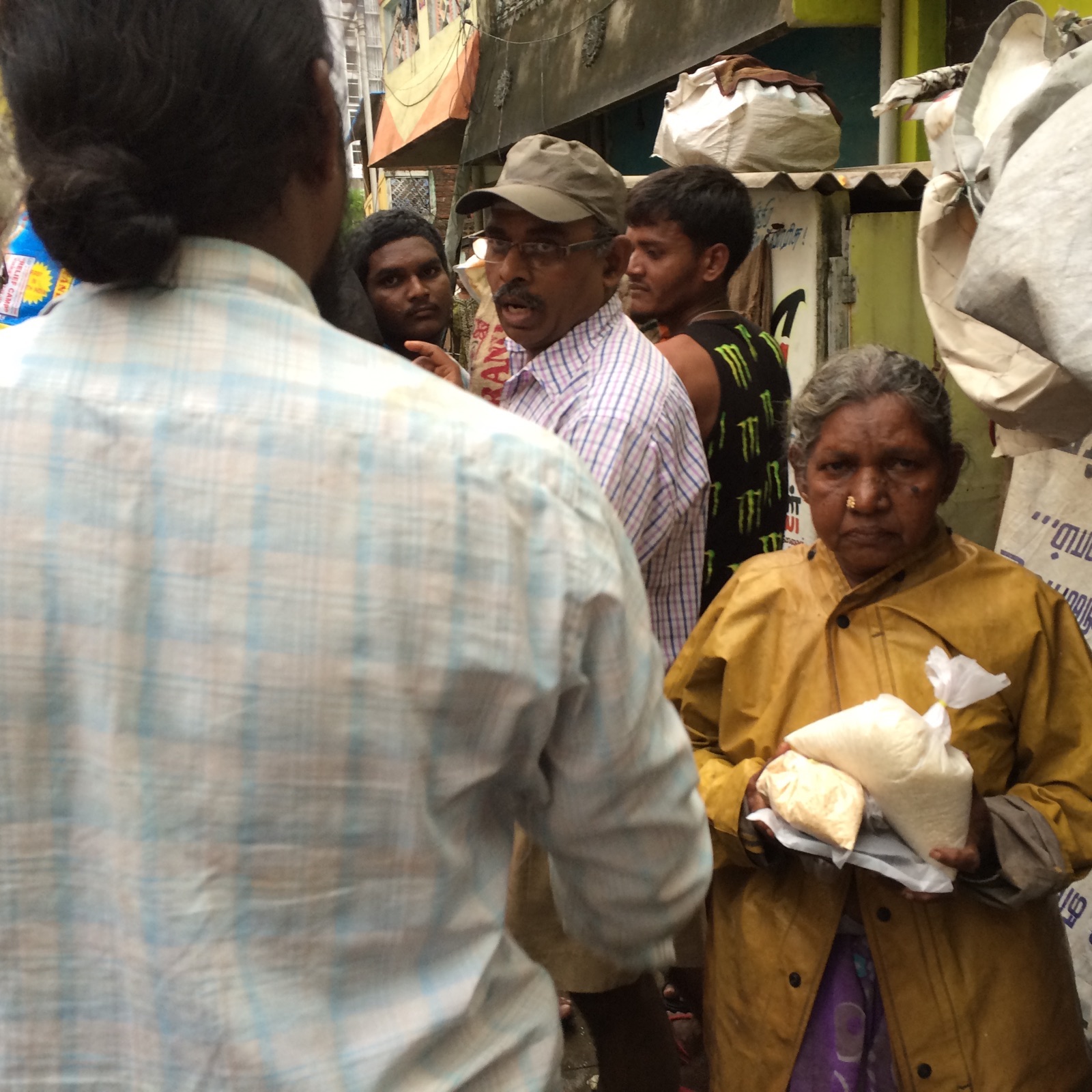 ‎RSS‬ Seva Bharati SwayamSevaks in Chennai Flood Relief Activity in ...