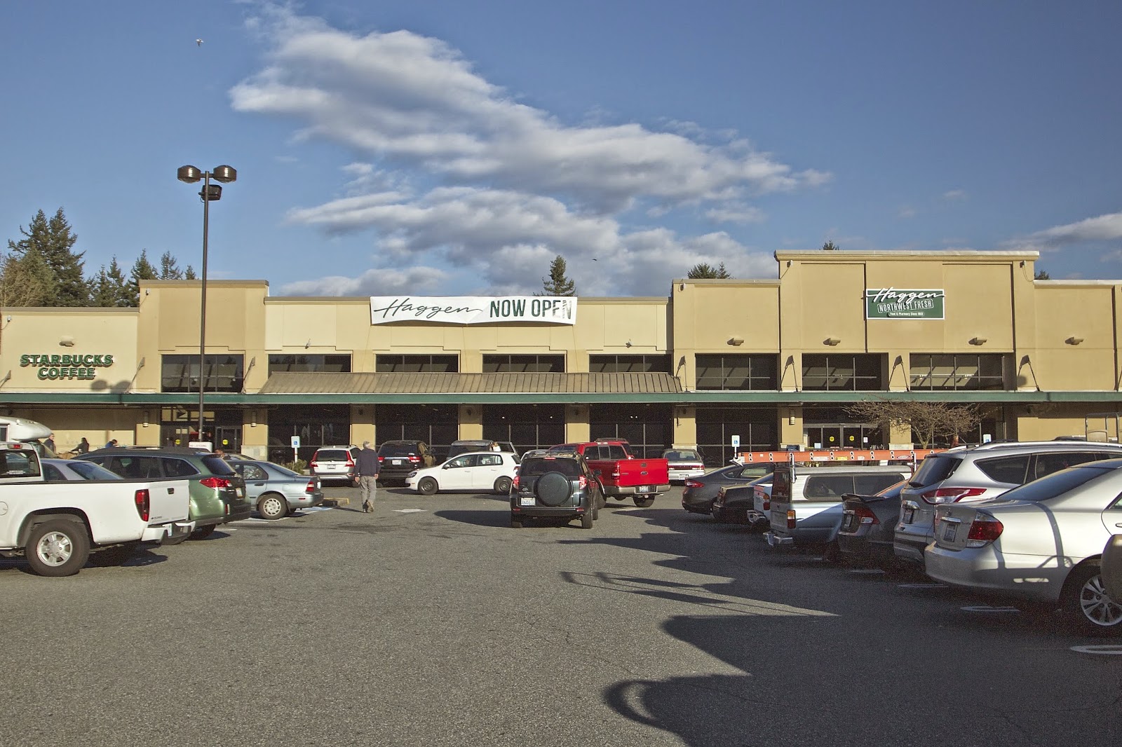 Shoreline Area News: Haggen's takes over Aurora Safeway