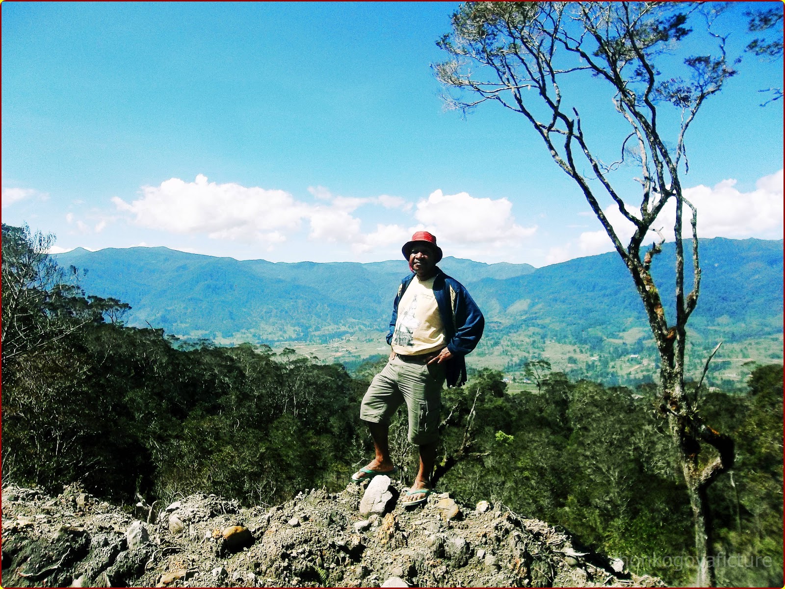 Keindahan Alam Ilaga Puncak Chartens Papua