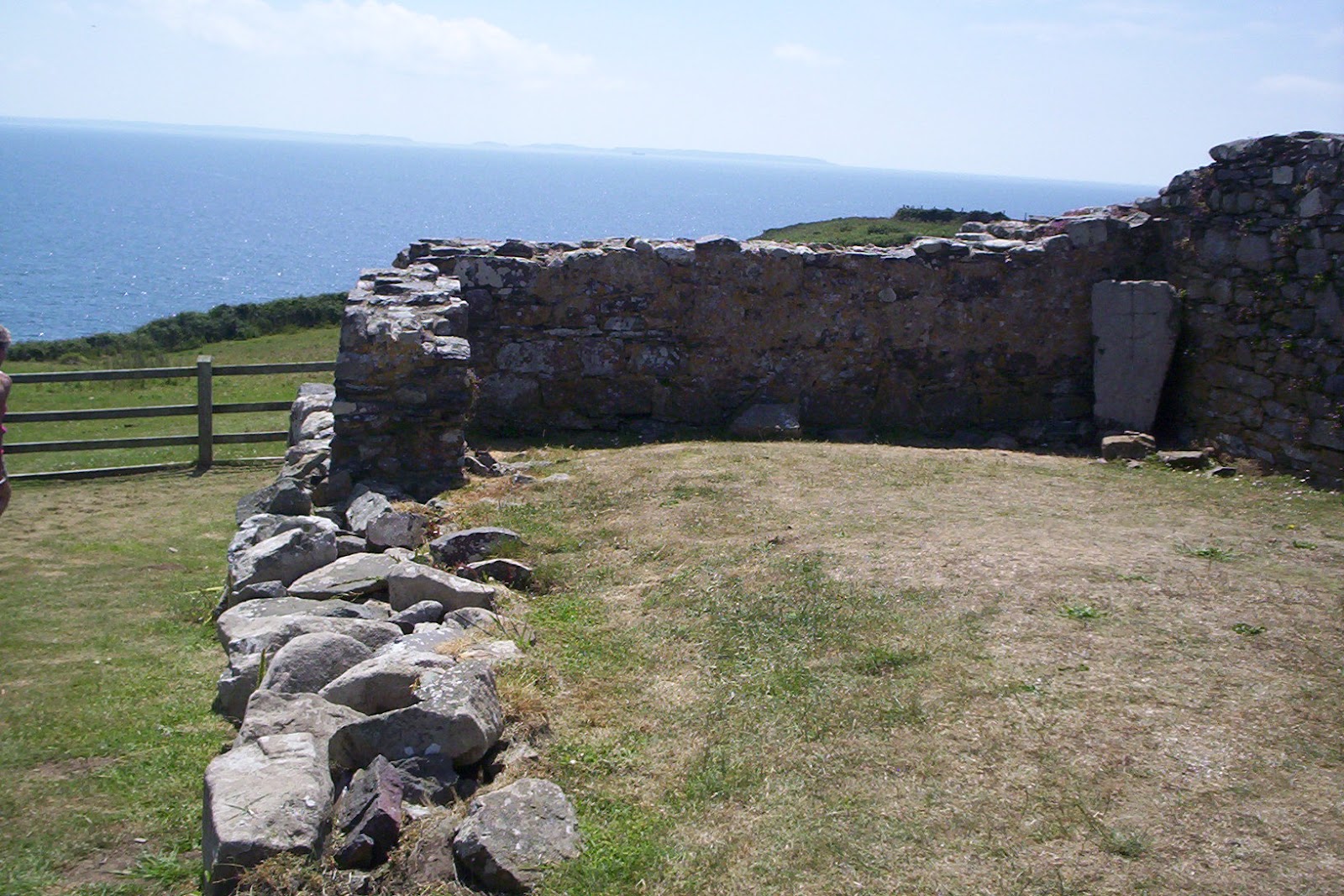 The Castle Hunter: St Nons Chapel & Holy Well - FREE SITE