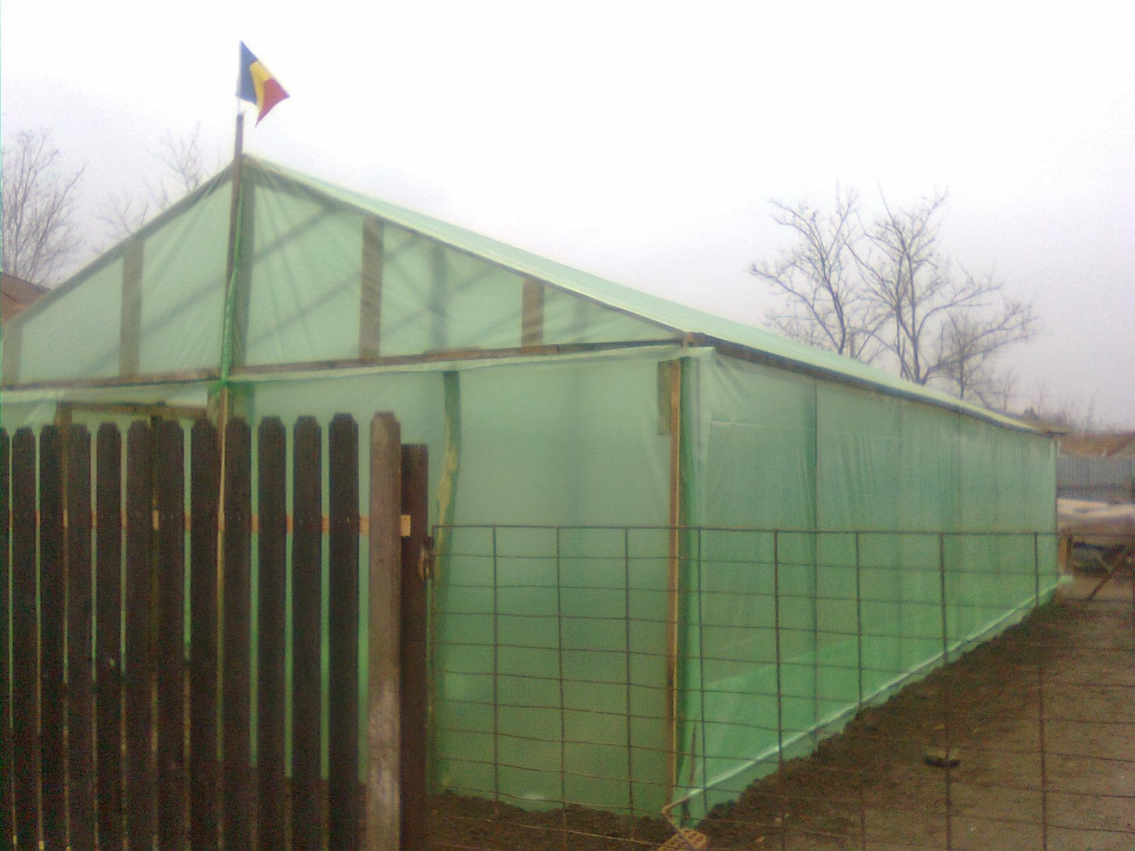 Cum Se Face Răsadniţa Îngropată La Baza Solului În Interiorul Solarului ...