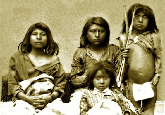 31 Rare Photos of Native American Children in the Late 19th Century ...