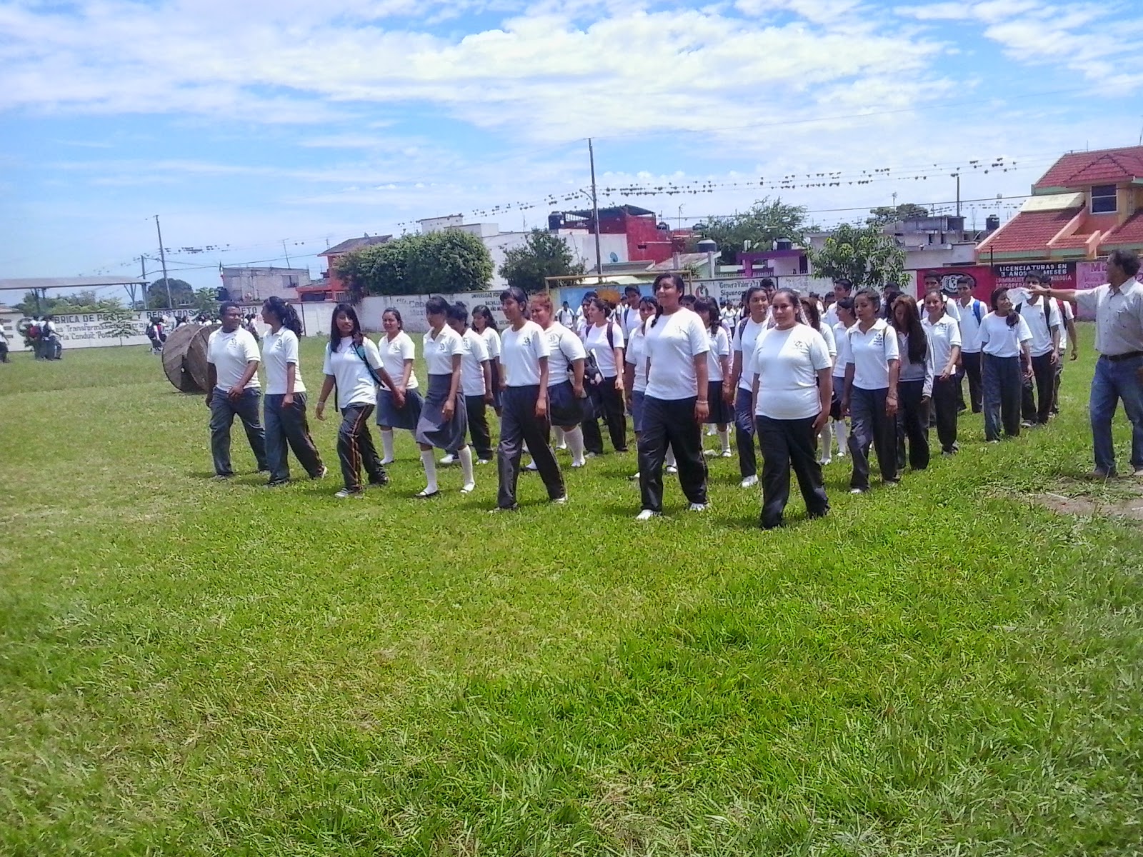 Actividades CETis 164: ALUMNOS EN PRÁCTICA DEL DESFILE DEL16 DE ...