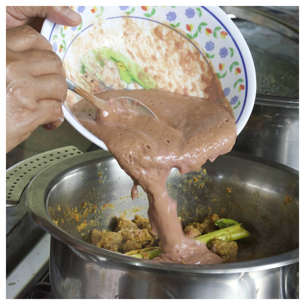 Indonesian Medan Food: Saksang Daging Sapi (Batak style spicy minced beef)