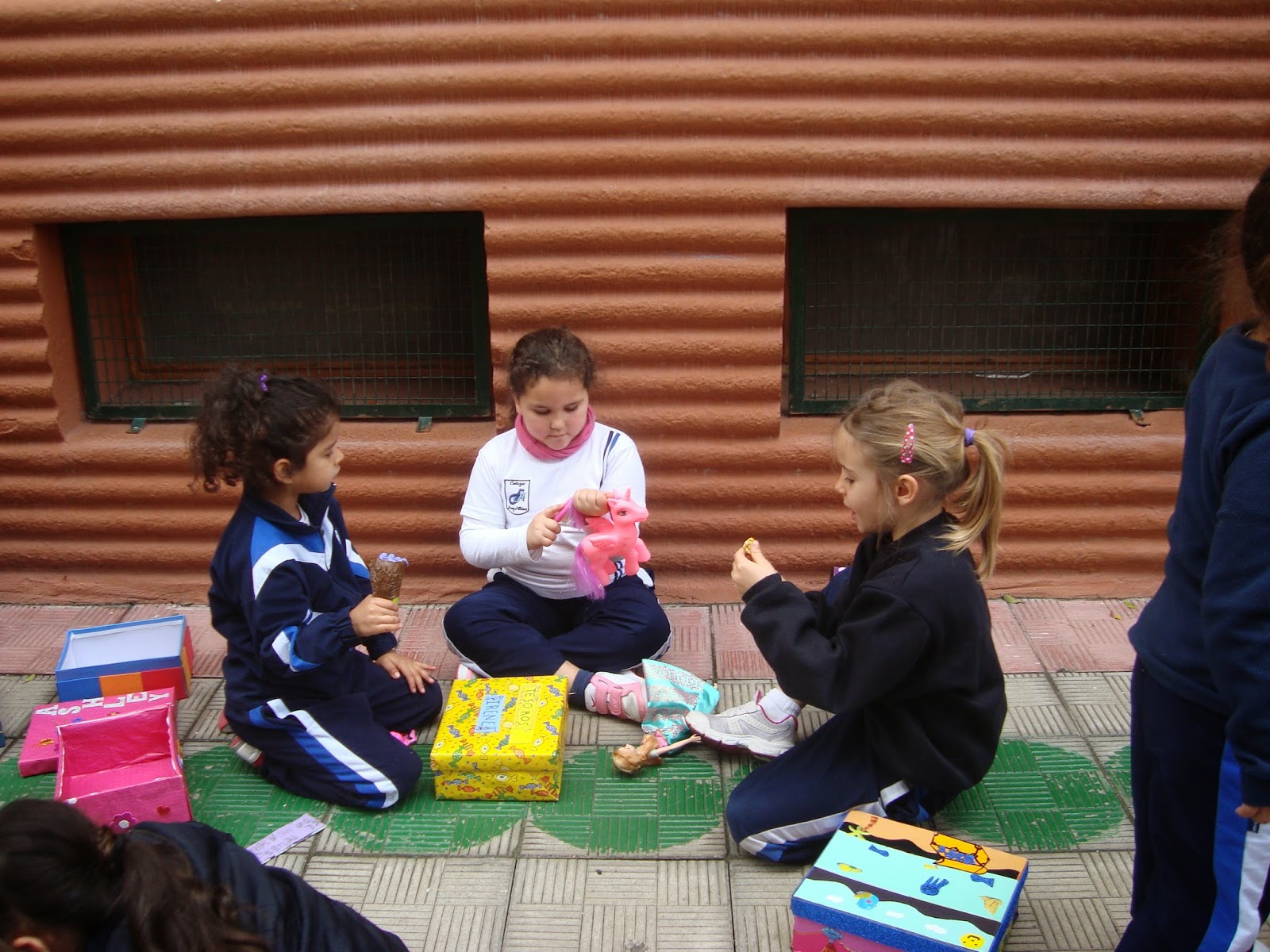 Rincones de Colores: "La caja de los tesoros"