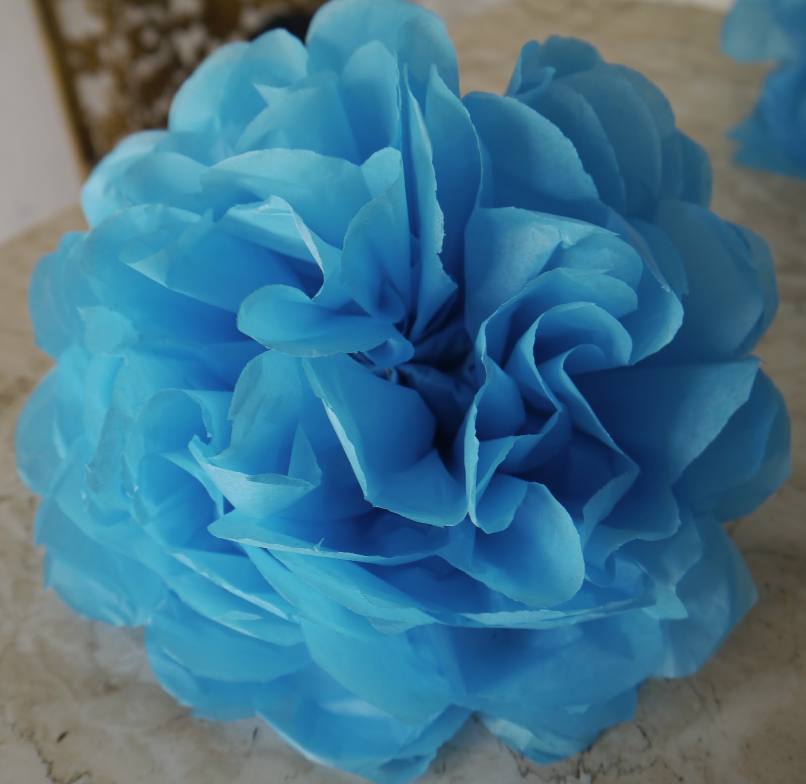 The Dainty Wife: DIY Ideas: Blue Japanese Paper Pom Poms