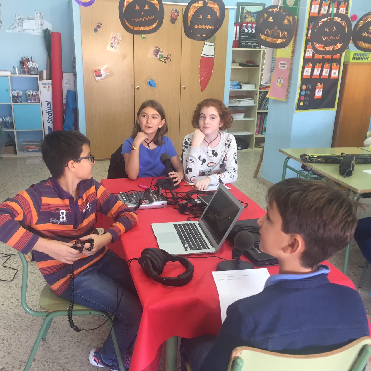 OUR ENGLISH CLASS: Our English radio channel