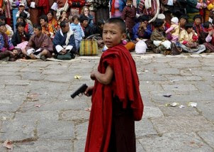 Tantrismuskritik: Monks With Guns: Discovering Buddhist Violence