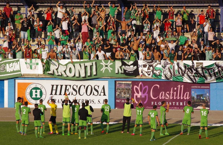 Un punto y gracias. Es complicado ganar partidos jugando sin delantero ...