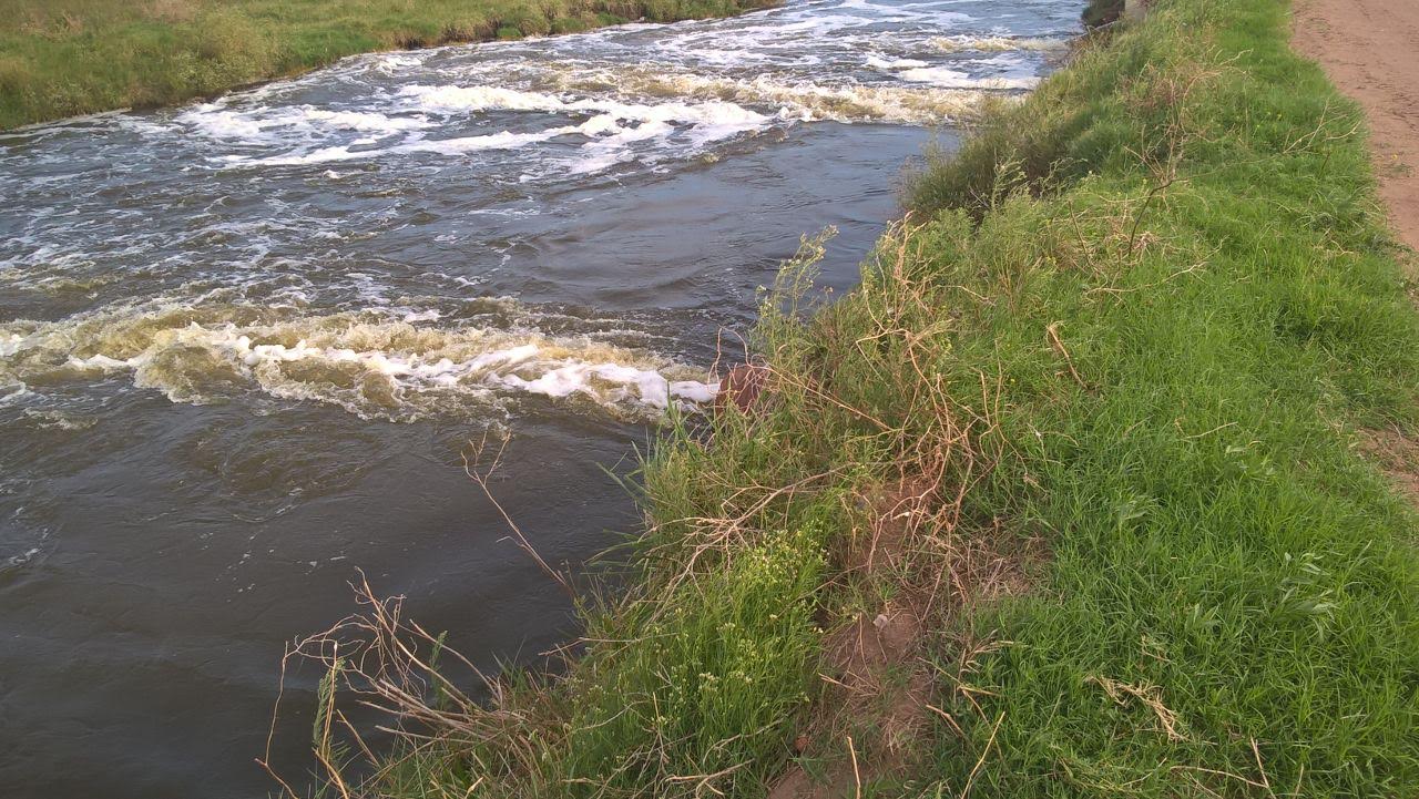 BANDERALÓ NOTICIAS: EL AGUA PASA SIN SOBRESALTOS POR CAUCE RIO QUINTO