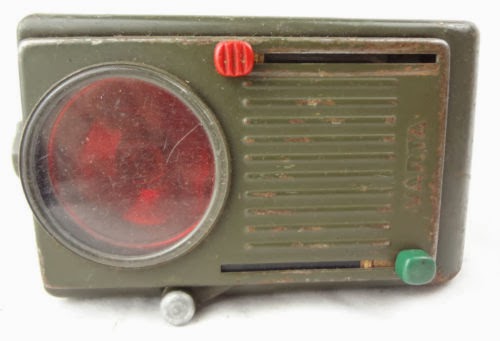 Webbingbabel: German Army Metal Varta Flashlight 1978