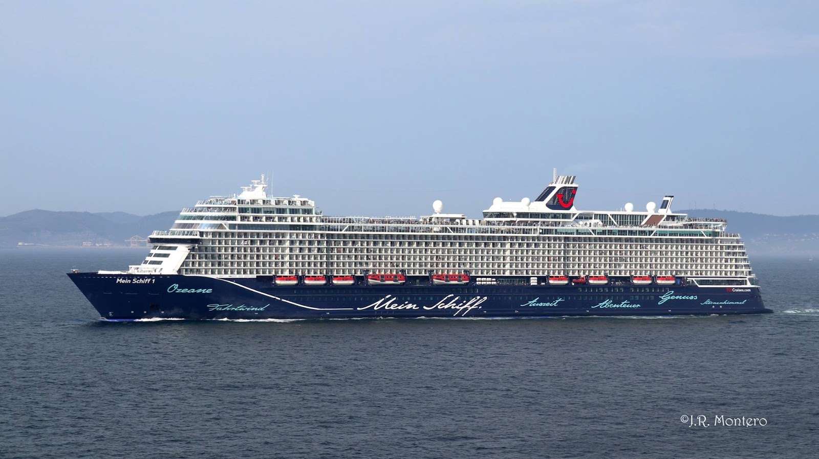 Sergio@Cruises: Escala inaugural do Mein Schiff 1 em La Corunha