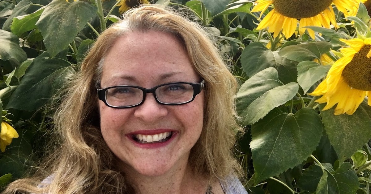 Top Shelf Text: Reader Recommendations with Amy Powers