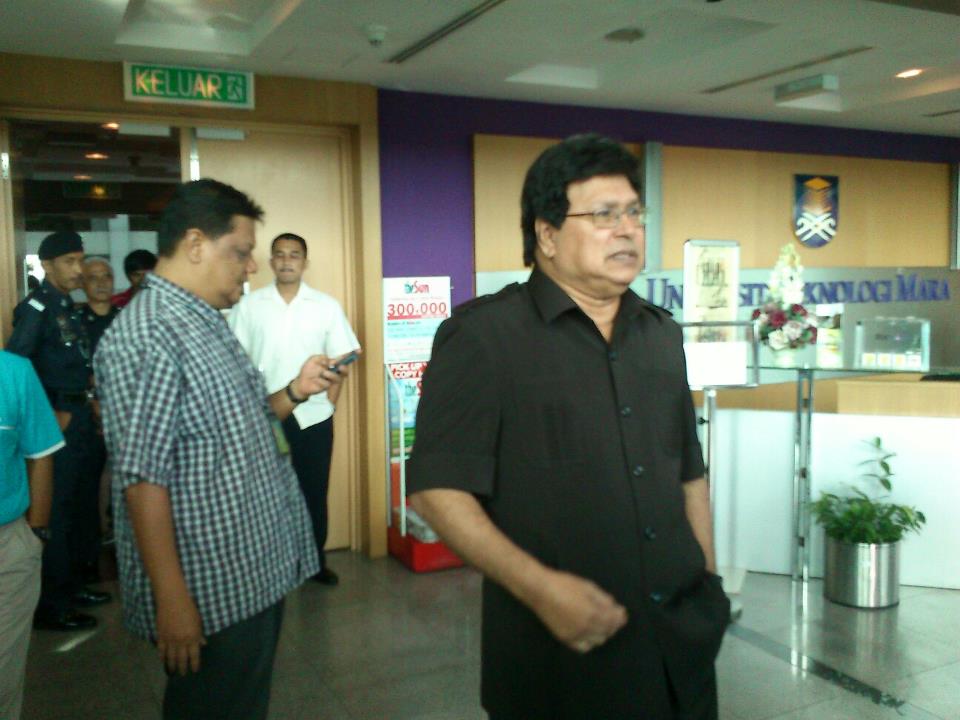 Middle Voices: Khalid Ismath LAGI; TATATERTIB