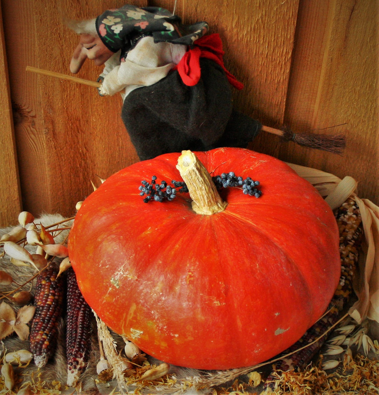 A Folkloric Harvest and Hallows Eve / VIA HEDERA