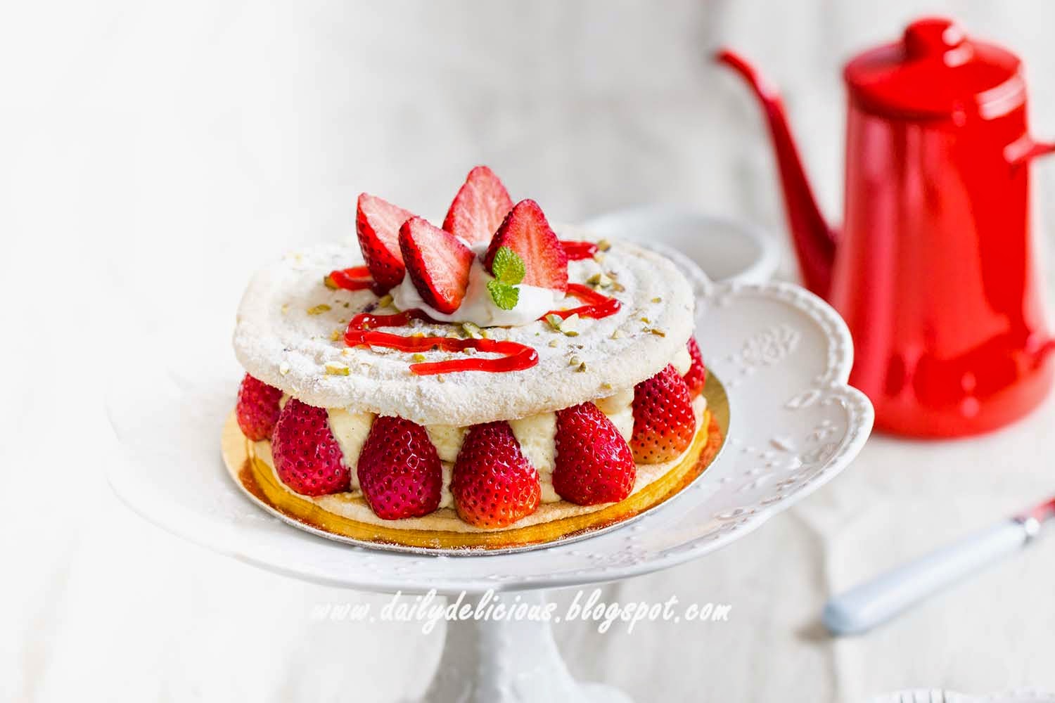 dailydelicious: Dacquoise Fraisier