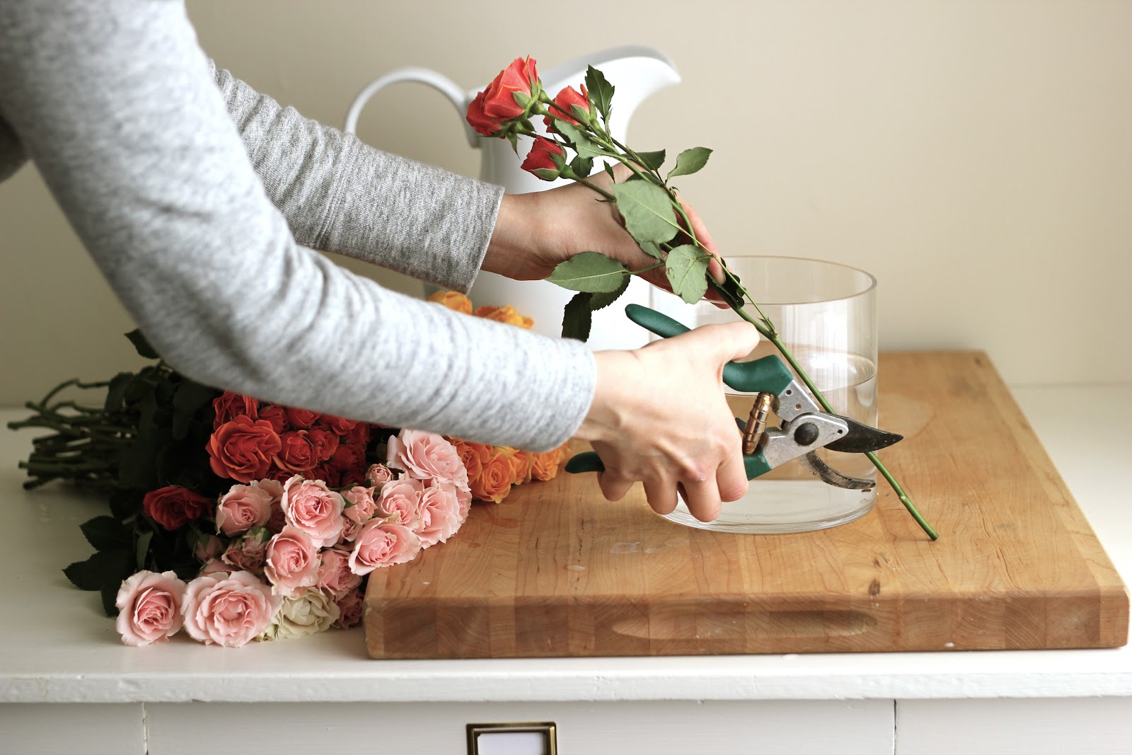 DIY Sweetheart Rose Arrangement | Coral, Peach and Pale Pink Roses ...