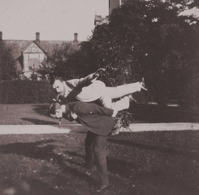 16 Hilarious and Intimate Photographs of Tsar Nicholas II Clowning ...