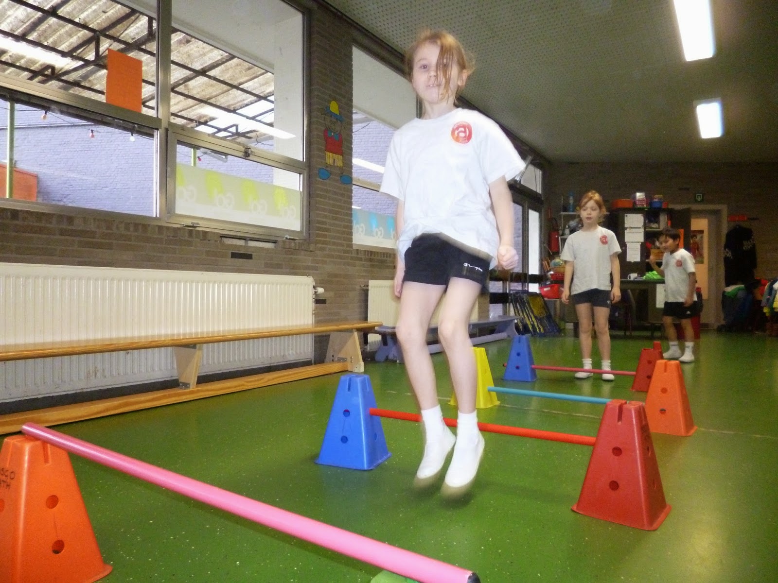 Sport is Fun: Springomloop (lopen en springen over lage hindernissen)