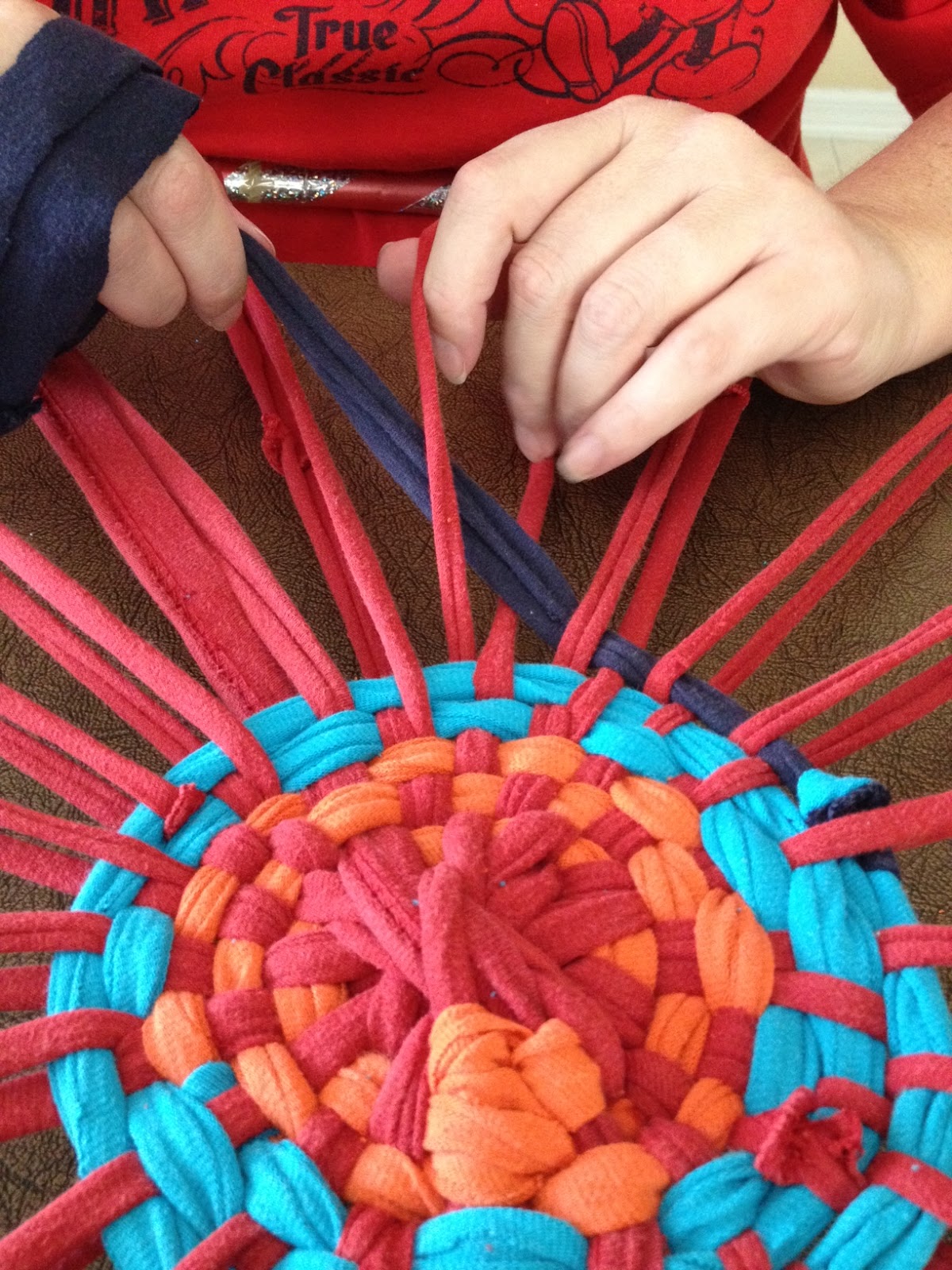 Mrs. Colon's Classroom Corner: Easy Hula Hoop T-Shirt Rug