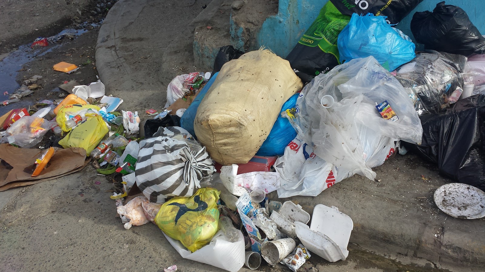 Enterados RD: FOTO REPORTAJE BASURA EN SABANA PERDIDA