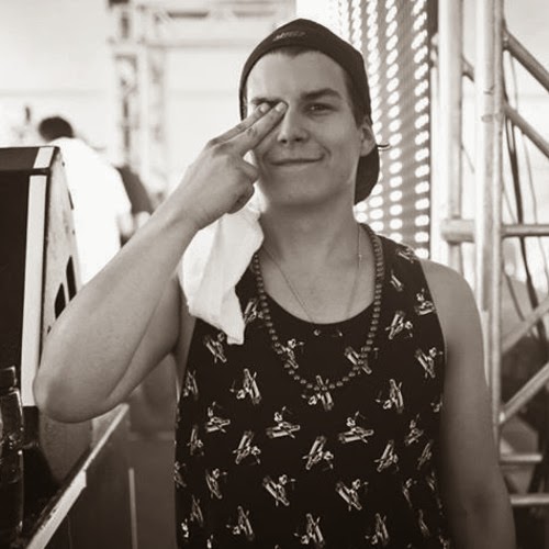 DVBBS & Borgeous - "Tsunami" (Stratus Remix) [FREE DOWNLOAD] ~ IKONIC SOUND