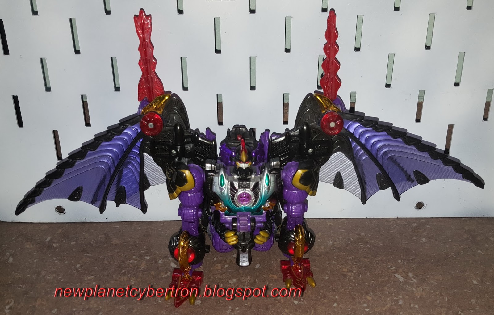 New Planet Cybertron: Transformers Review: Gigatron (Car Robots)
