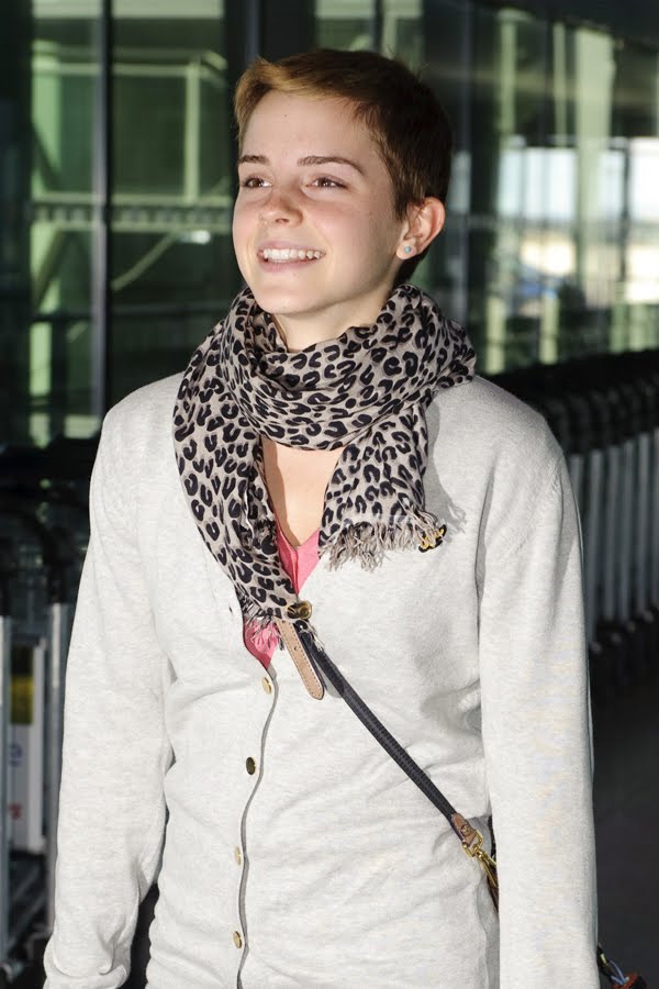 Singing Comet: Neck Scarves..