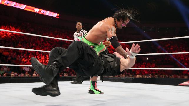 WWE In live!!!!: 6-MAN TAG TEAM MATCH