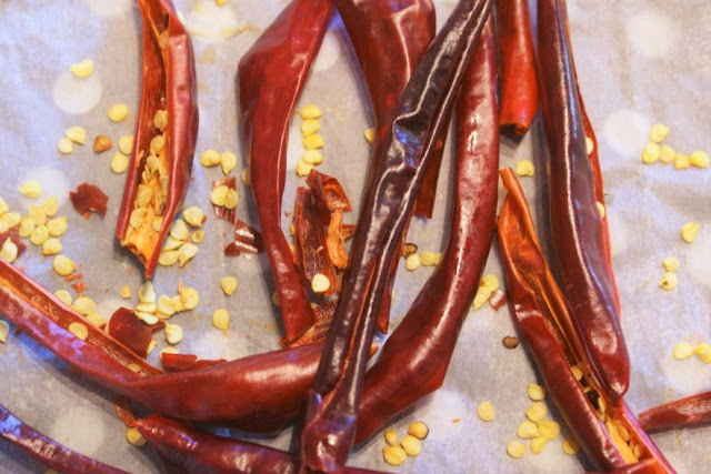 A Green and Rosie Life: Oven Dried Chillies
