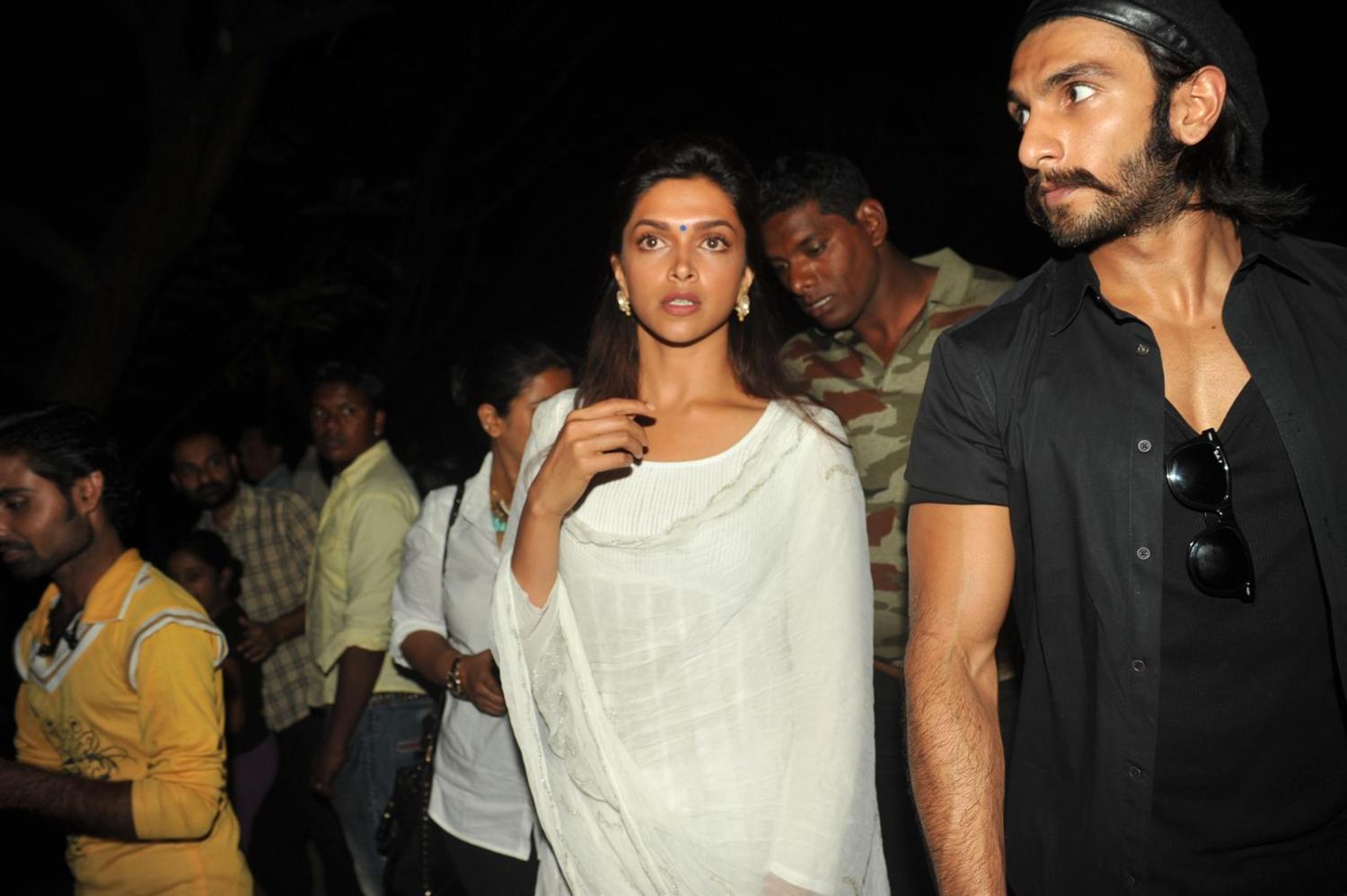 Deepika Padukone and Ranveer Singh at Candle March for Delhi Rape ...