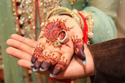 Stylish Girls with Accessories Display Pics | Awesome dp