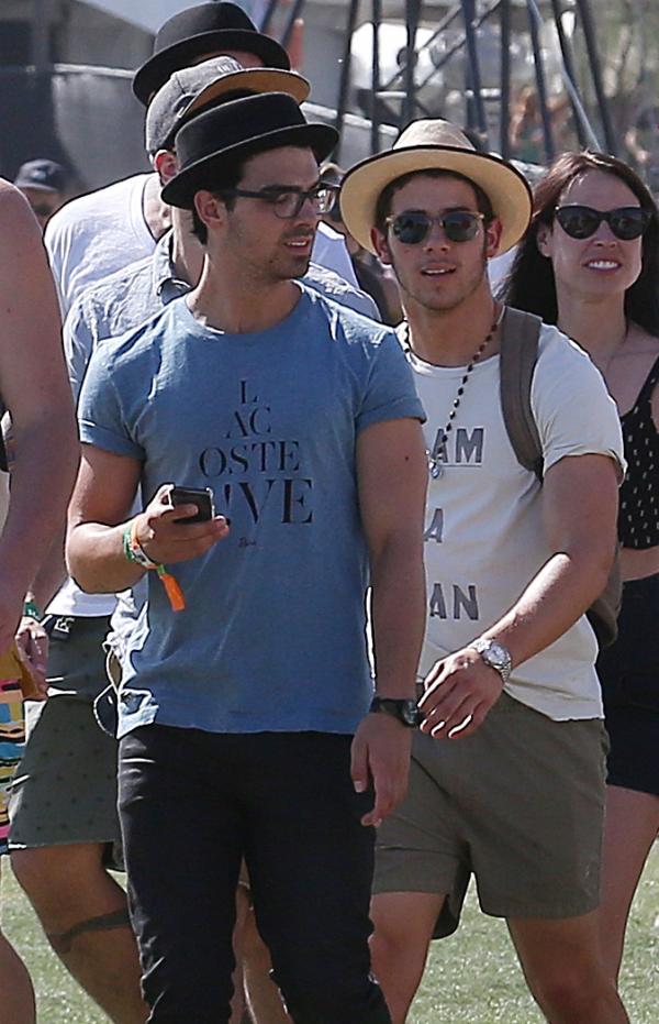 The Jonas Blog: Joe, Nick, Blanda y amigos llegando a Coachella