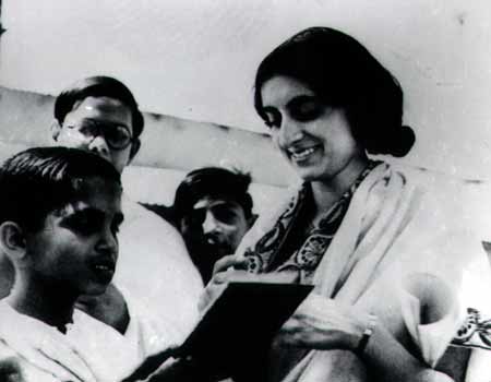 Childhood Pictures of Celebrities Actors Actress: Indira Gandhi ...