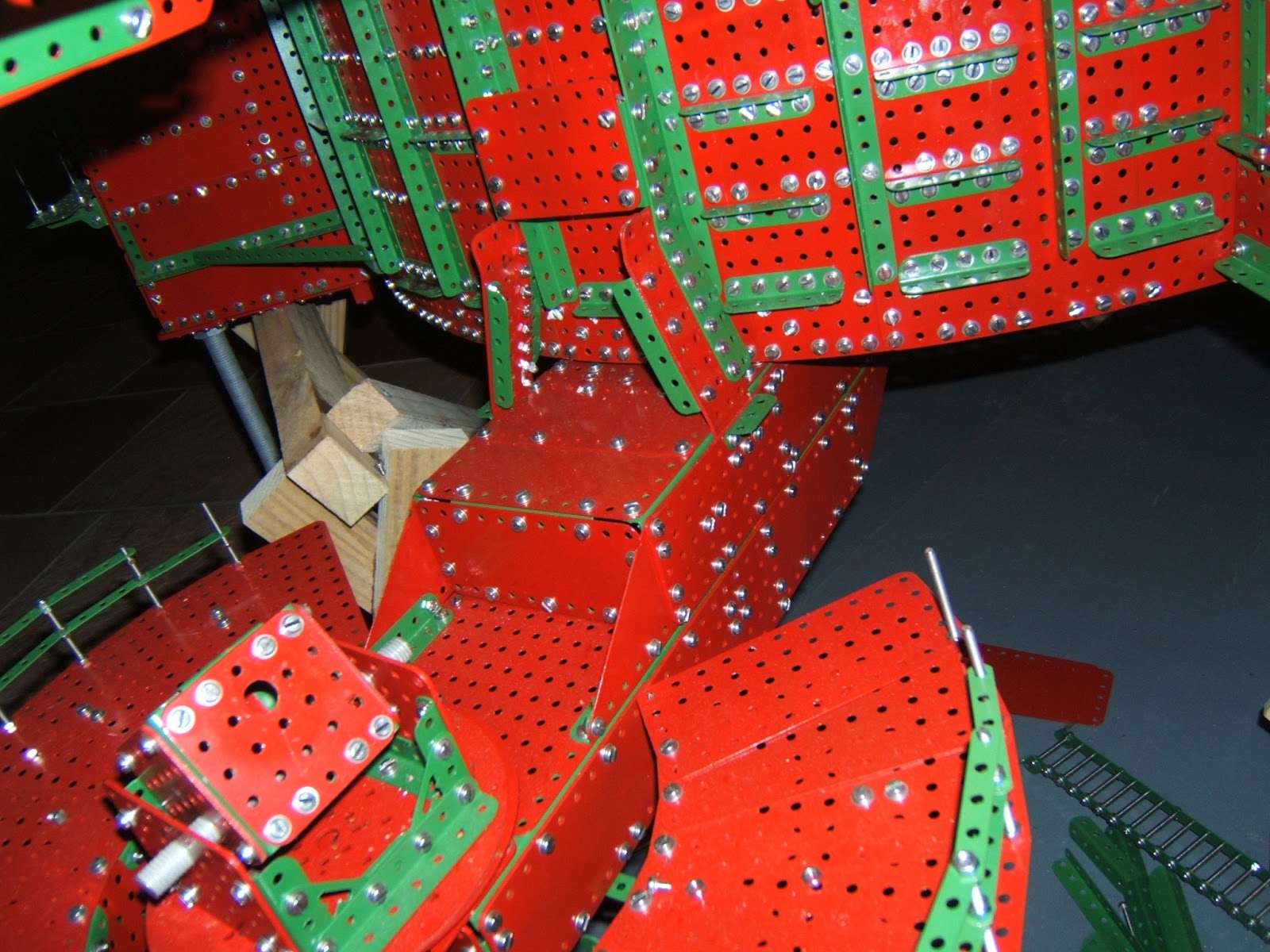 Bagger 288 Giant Meccano Model: Central unit construction