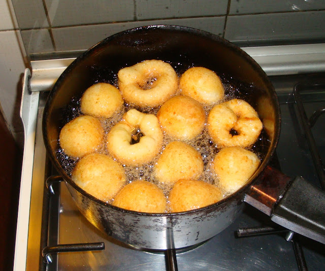 Chipa By The Dozen: Cuñapé frito / Fried cuñapé