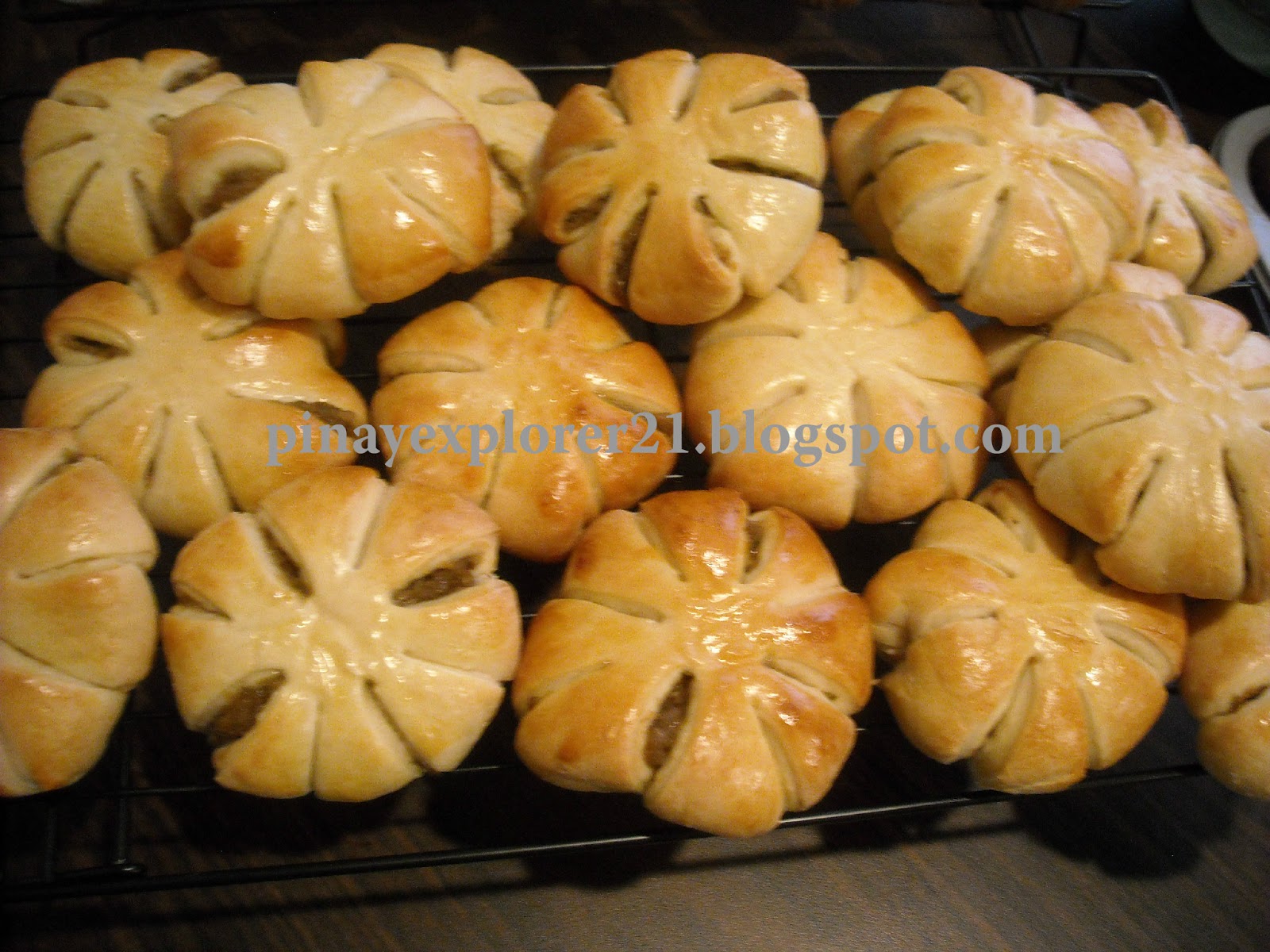 The Sweet Cuisinera: Monggo Bread ( Pan de Monggo )