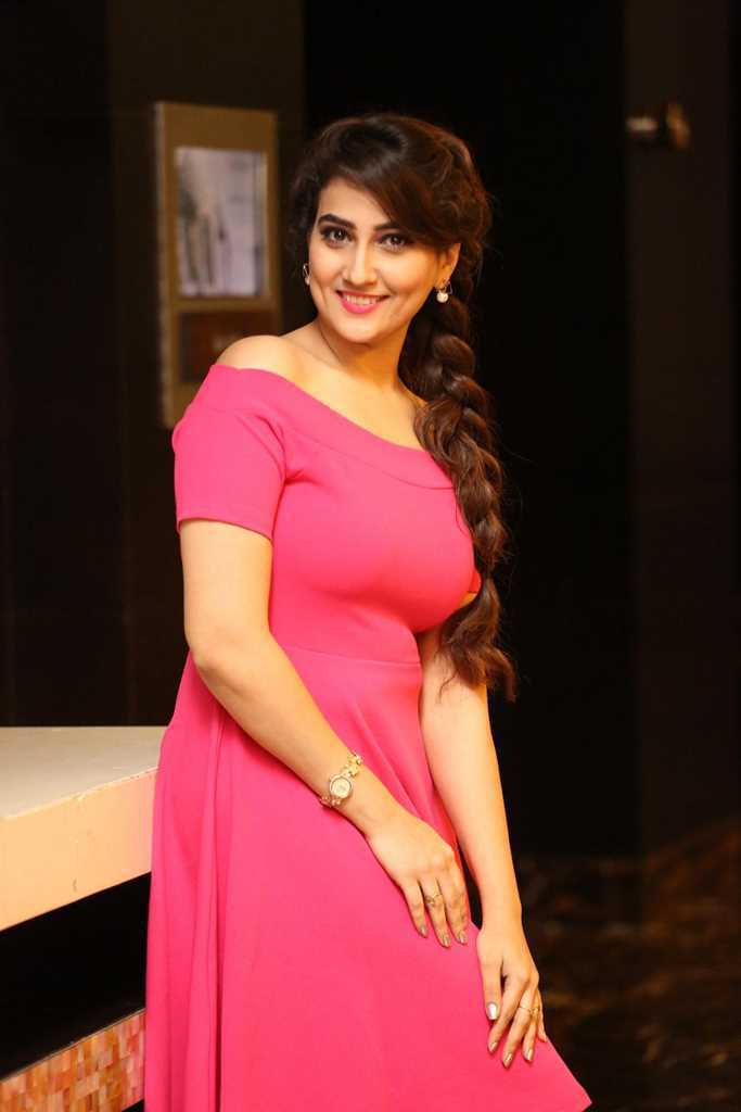 Anchor Manjusha Latest Hot Cleveage Spicy Pink Skirt PhotoShoot Images ...