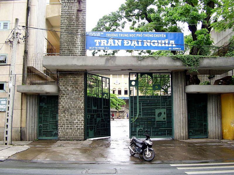 NOSTALGIE: MEMOIRS OF TABERD SAIGON HIGH SCHOOL (ENG/FR)