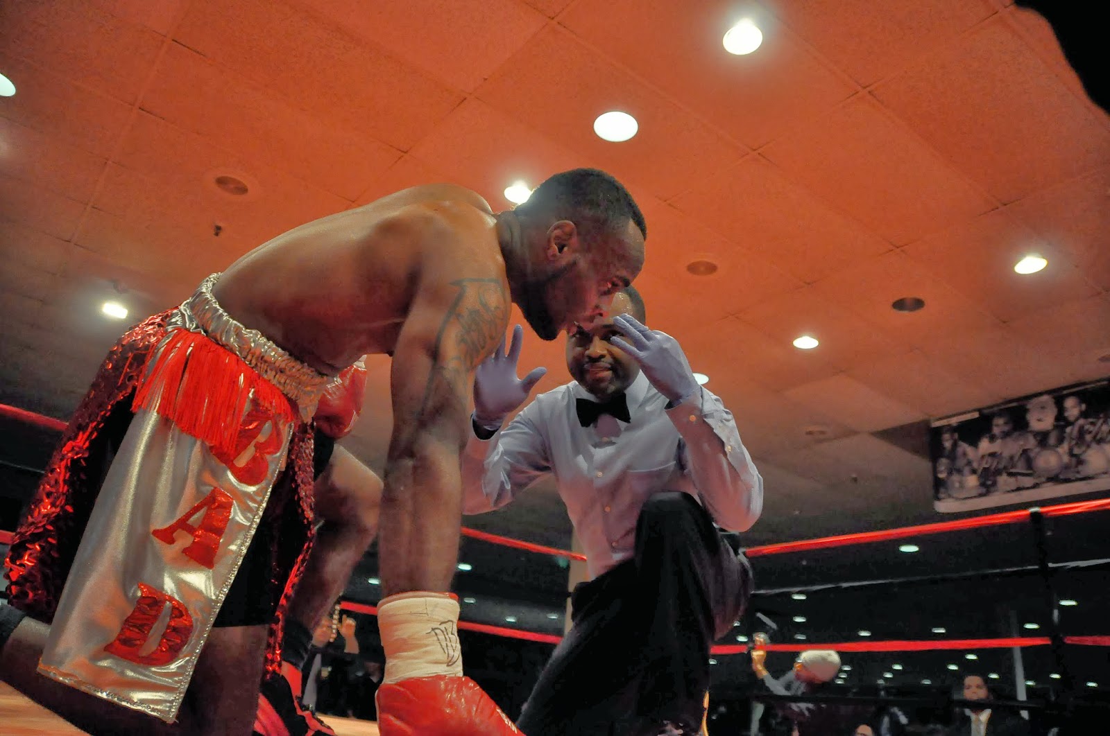 Boxing Along The Beltway: Recio Scores Third Round TKO!