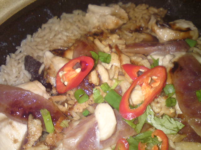 Cooking Pleasure: Savoury Brown Rice in Claypot