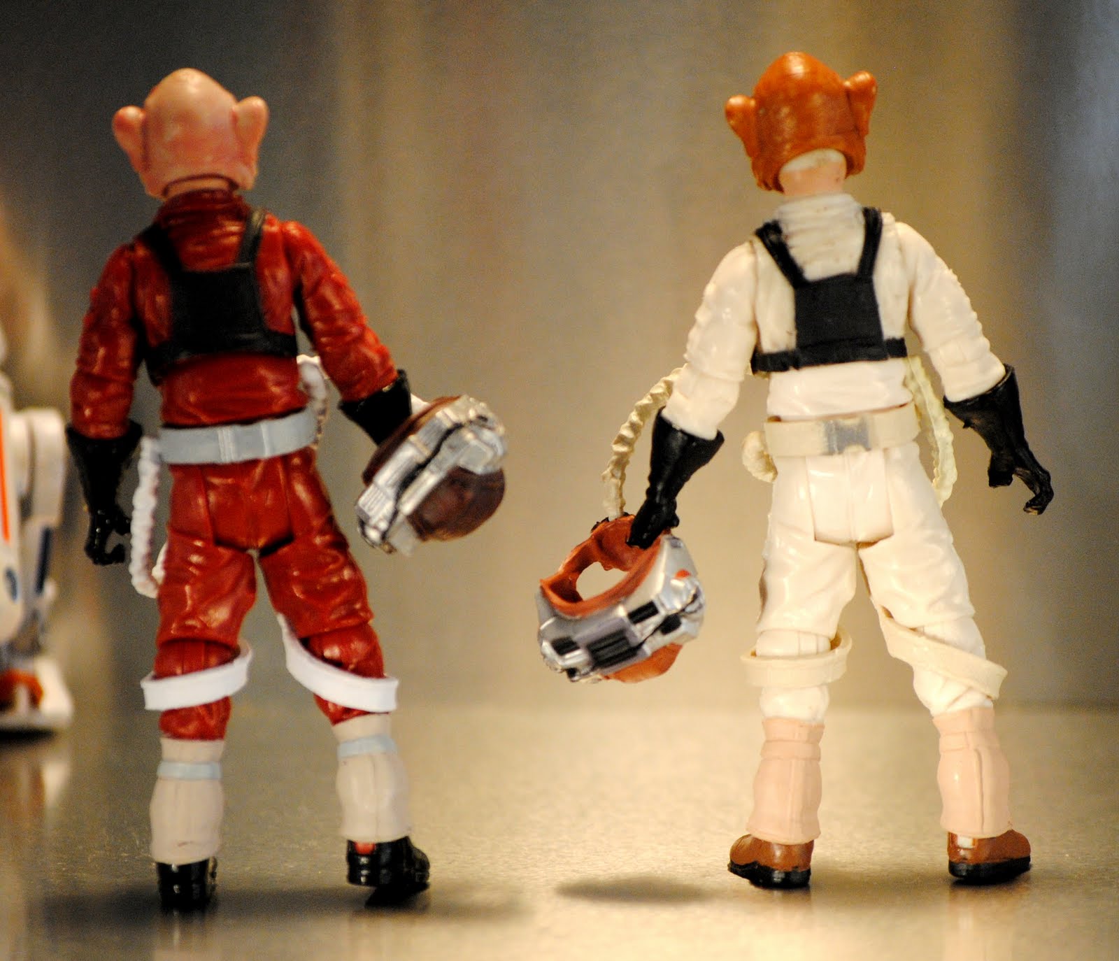 ACTION FIGURE EMPIRE: Ten Numb and Nien Nunb: Comfortably Nunb!