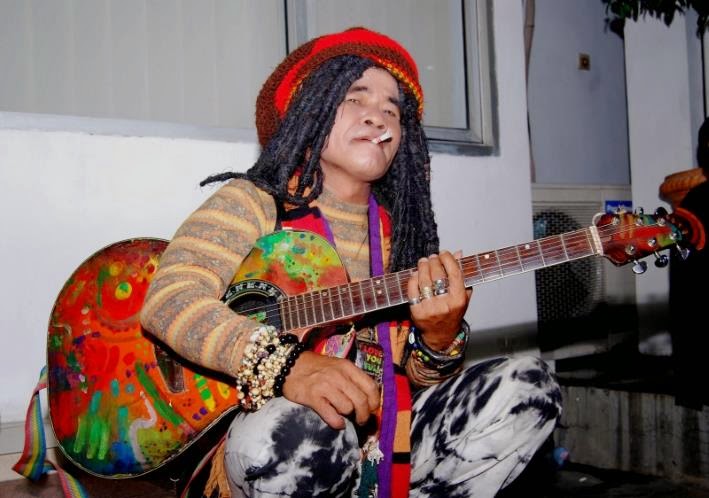 BLOG MUSIK: MBAH SURIP (LEGENDA REGGAE INDONESIA)