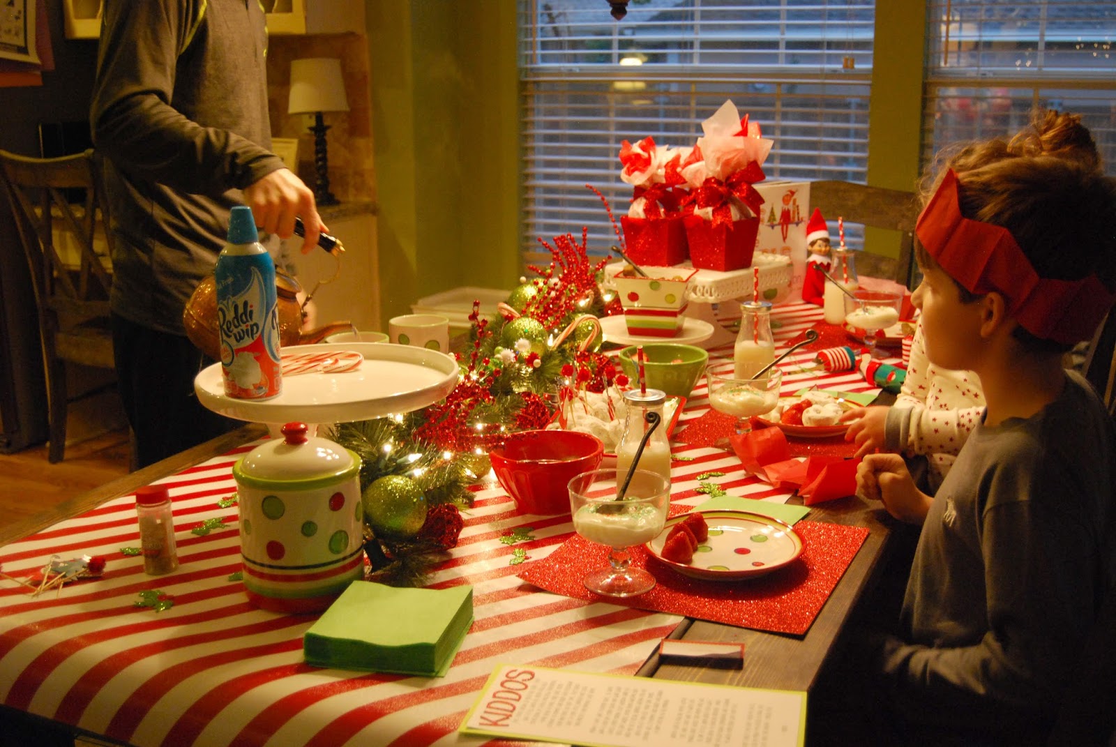Momfessionals: North Pole Breakfast 2016