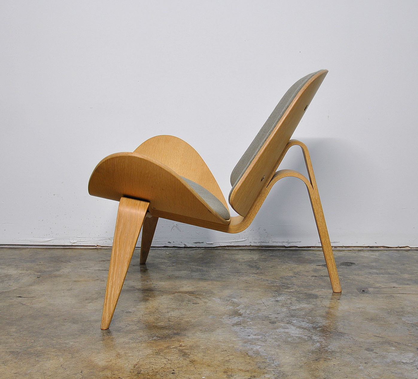 SELECT MODERN: Hans Wegner CH07 Shell Lounge Chair