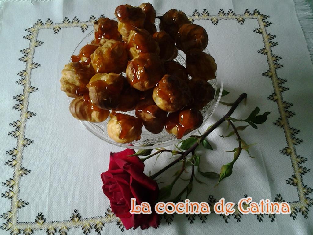Profiteroles rellenos de crema pastelera - La cocina de Catina