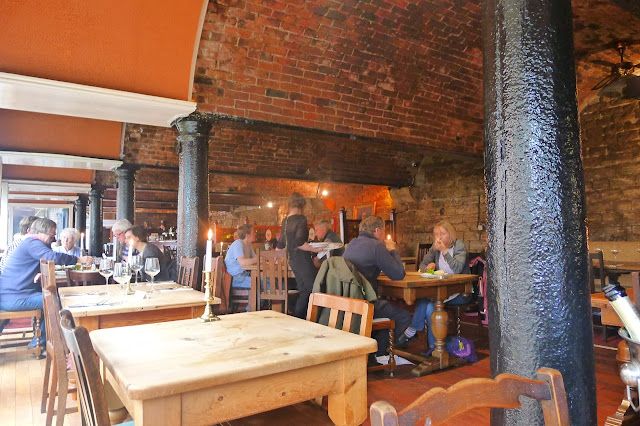 HUNGRY HOSS: The Mark Addy, Manchester