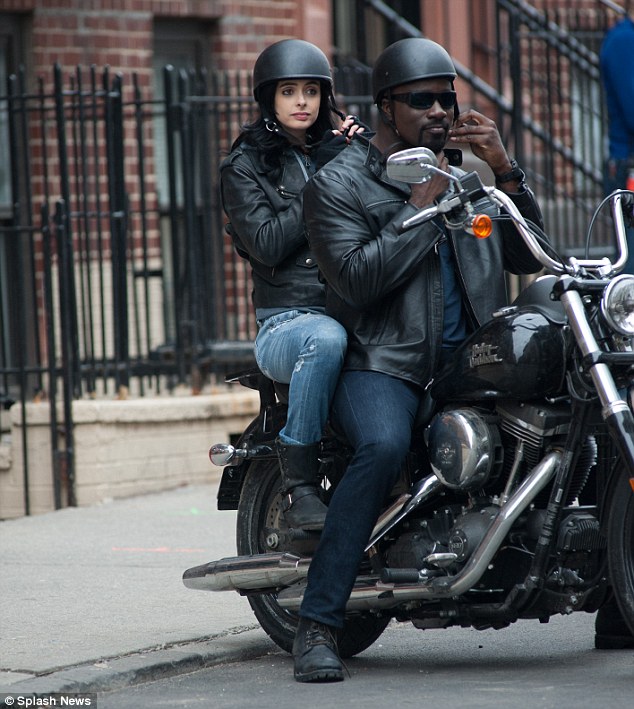 SNEAK PEEK : "Luke Cage" Kicks Ass